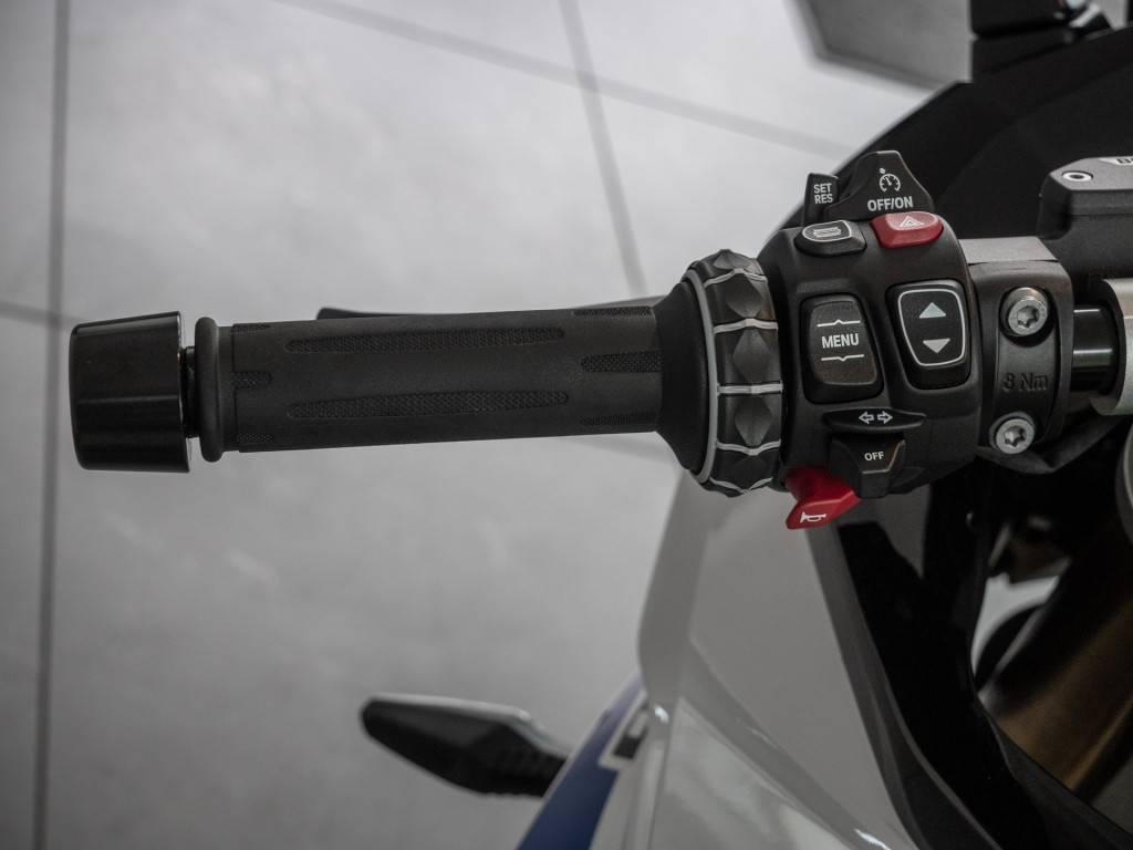 Gebrauchtwagen BMW als Tourer in Weiß für 19.990,00 € bei Riller & Schnauck